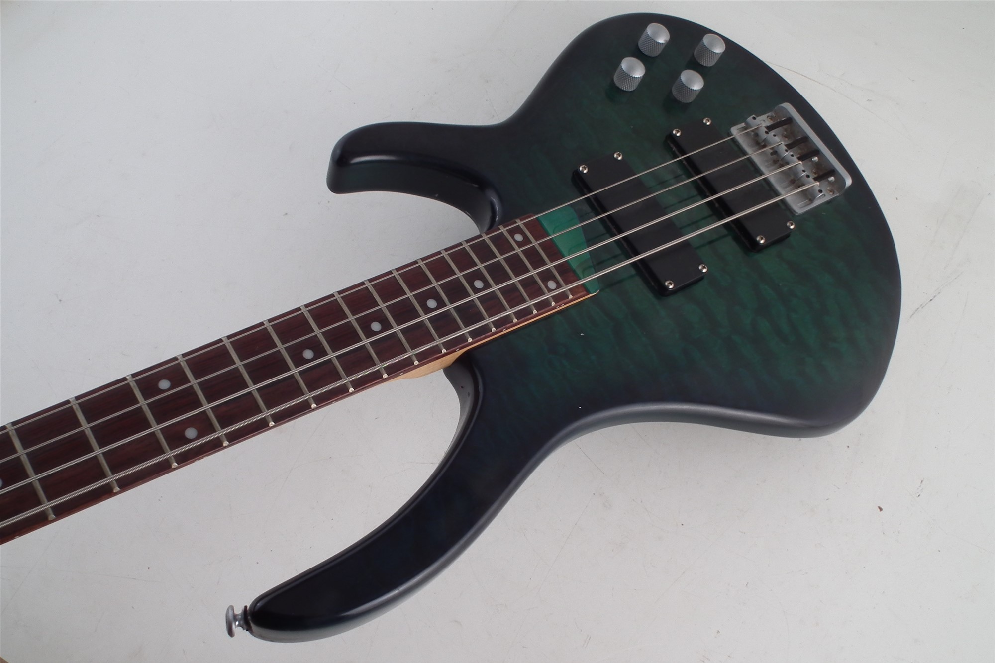 Lot 96 - Peavey bass guitar