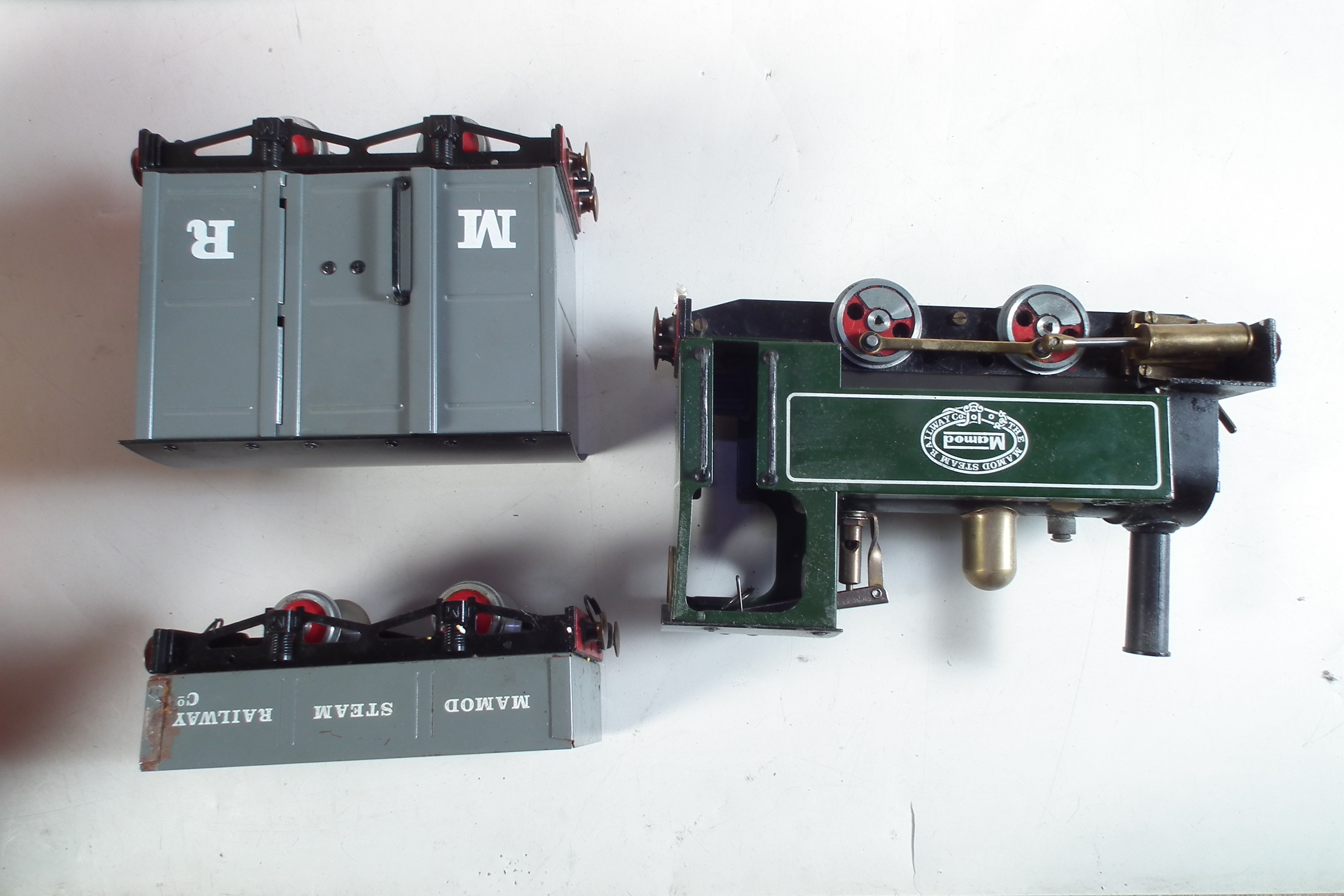 Lot 42 - Mamod steam engine train set,