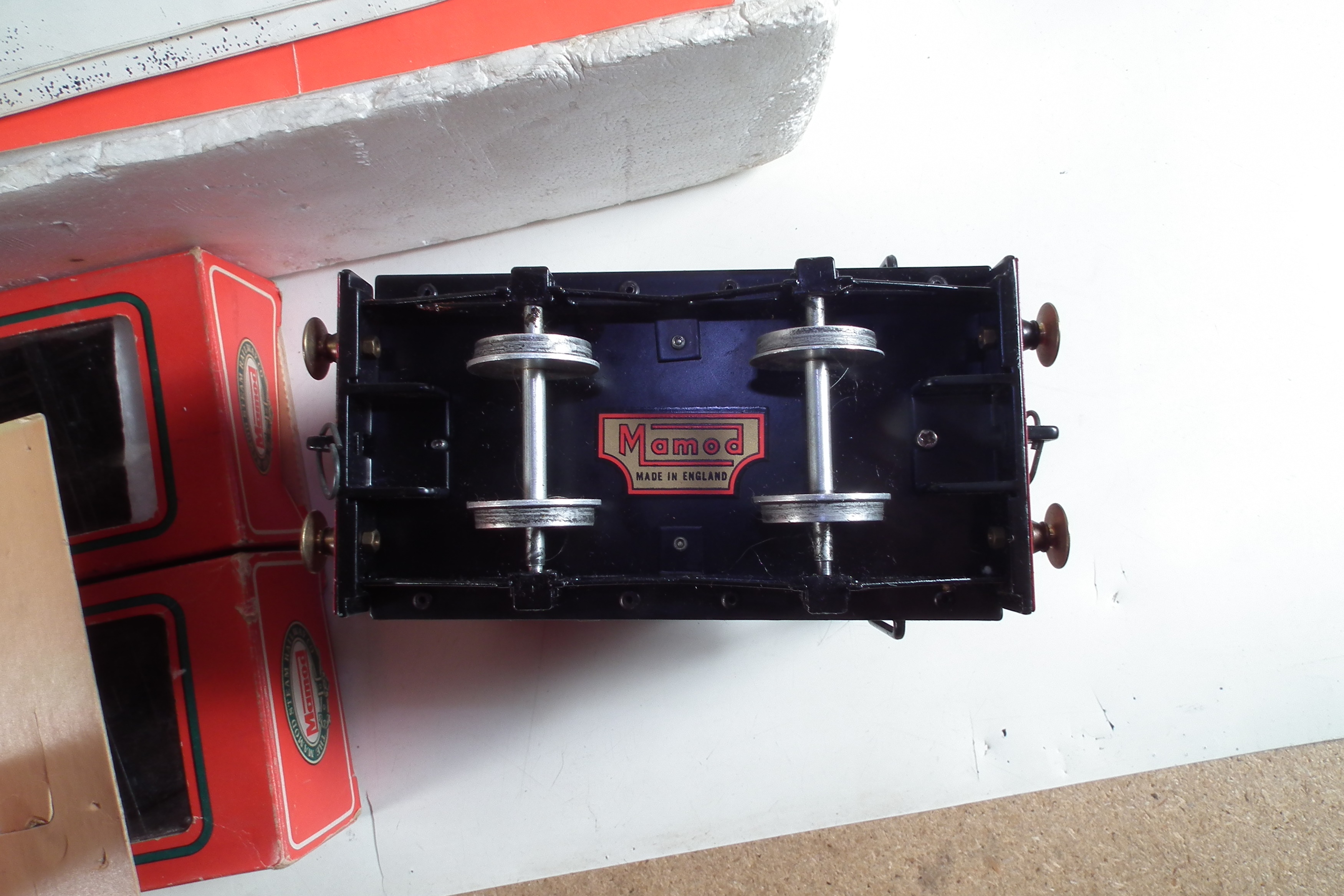 Lot 42 - Mamod steam engine train set,