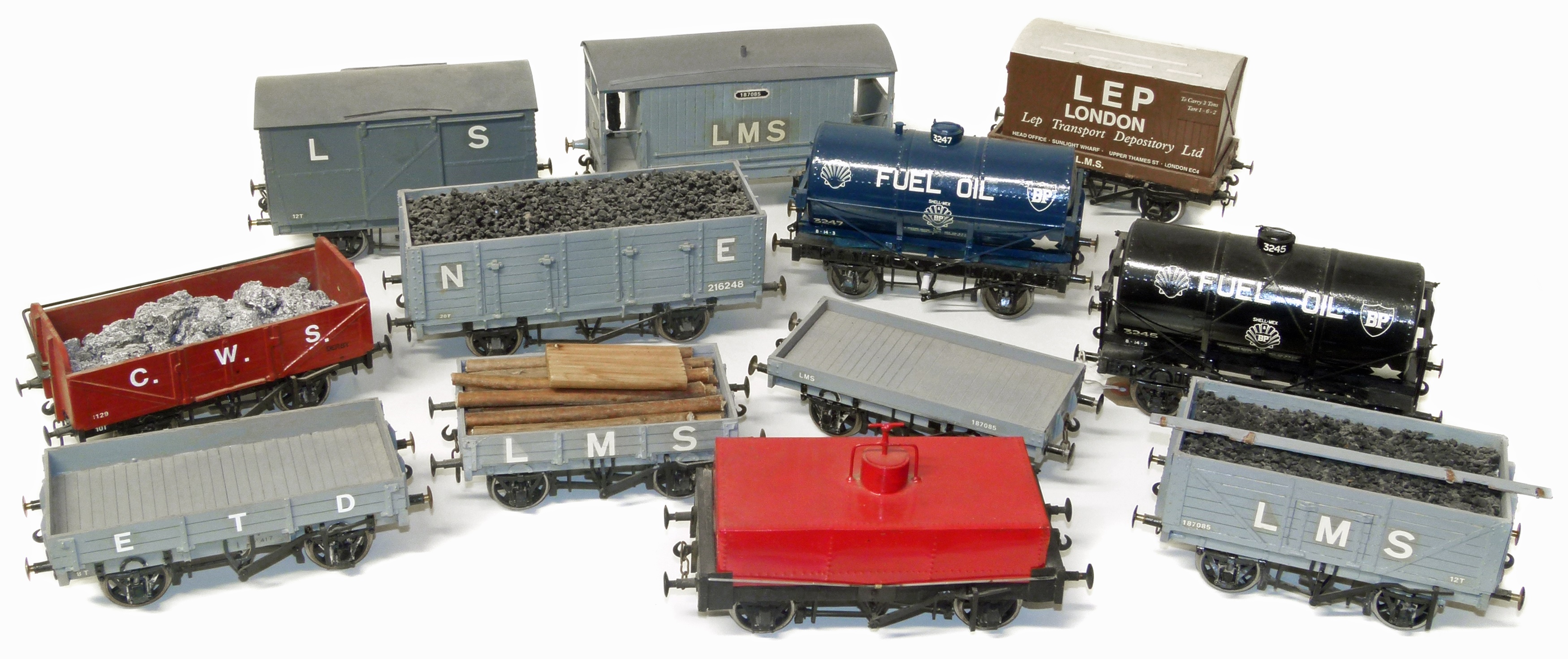 Lot 68 - Various 16mm gauge rolling stock including