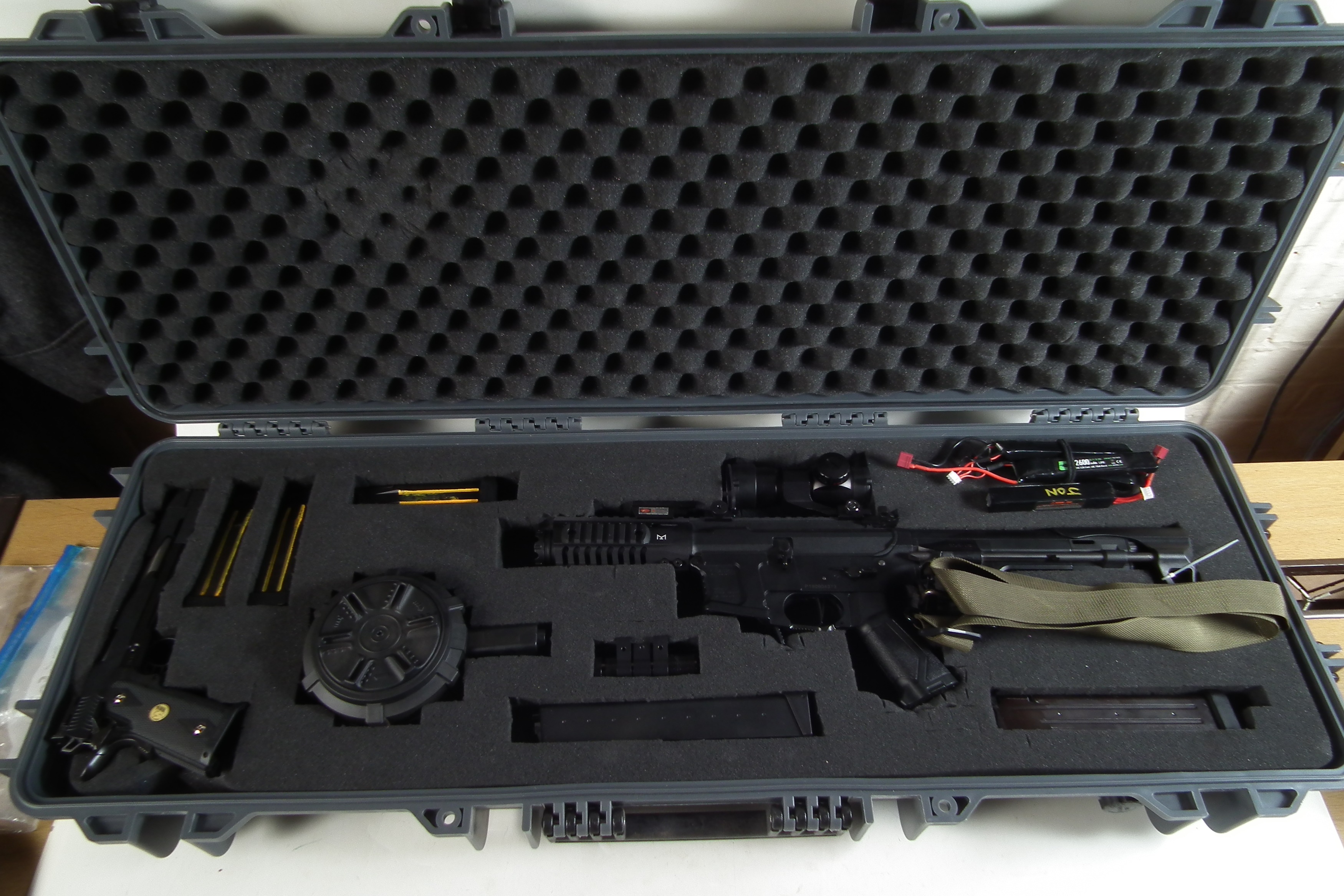 Lot 132 - Airsoft PDW and Pistol rig