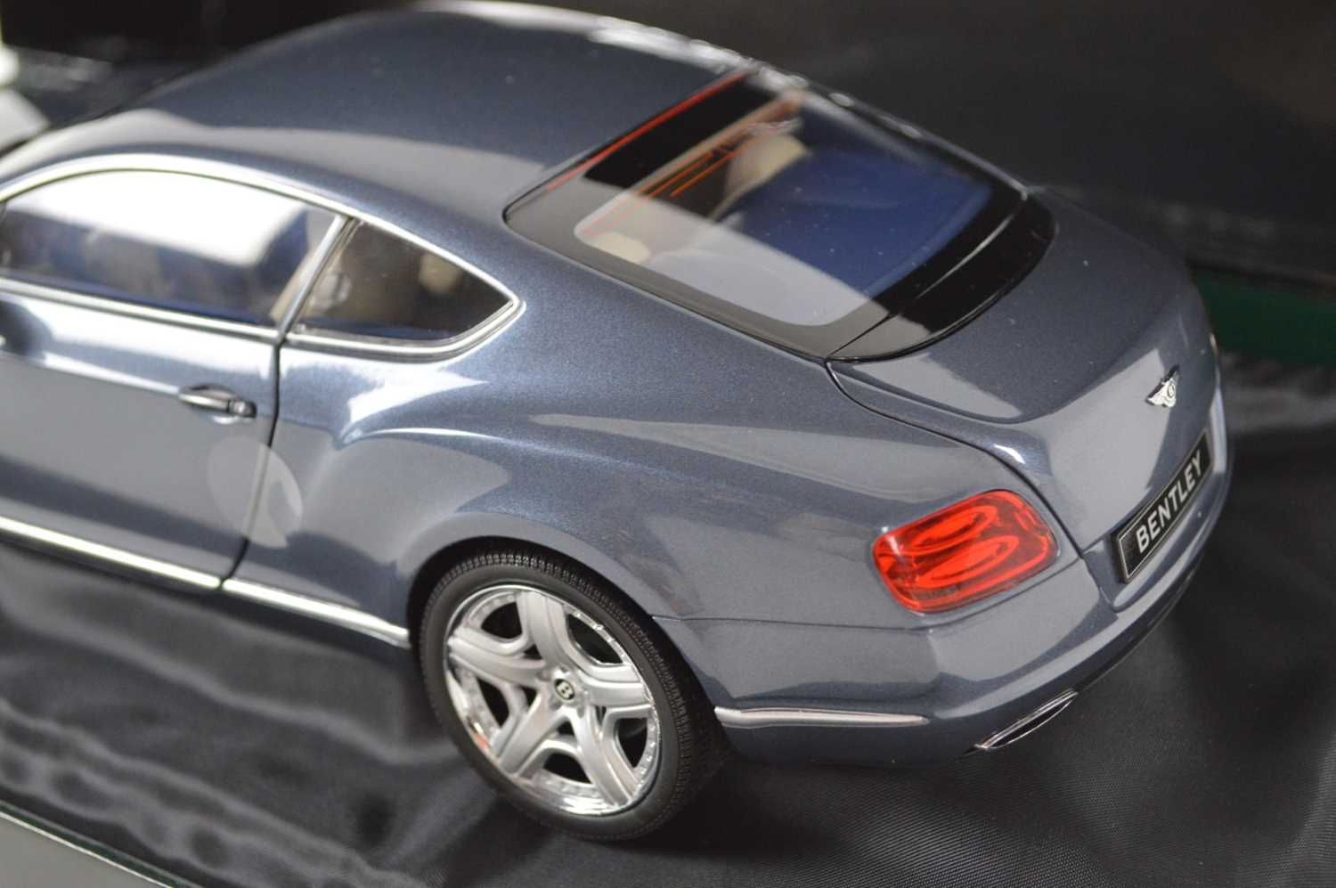 Lot 41 - Minichamps 1:18 scale Bentley Continental GT
