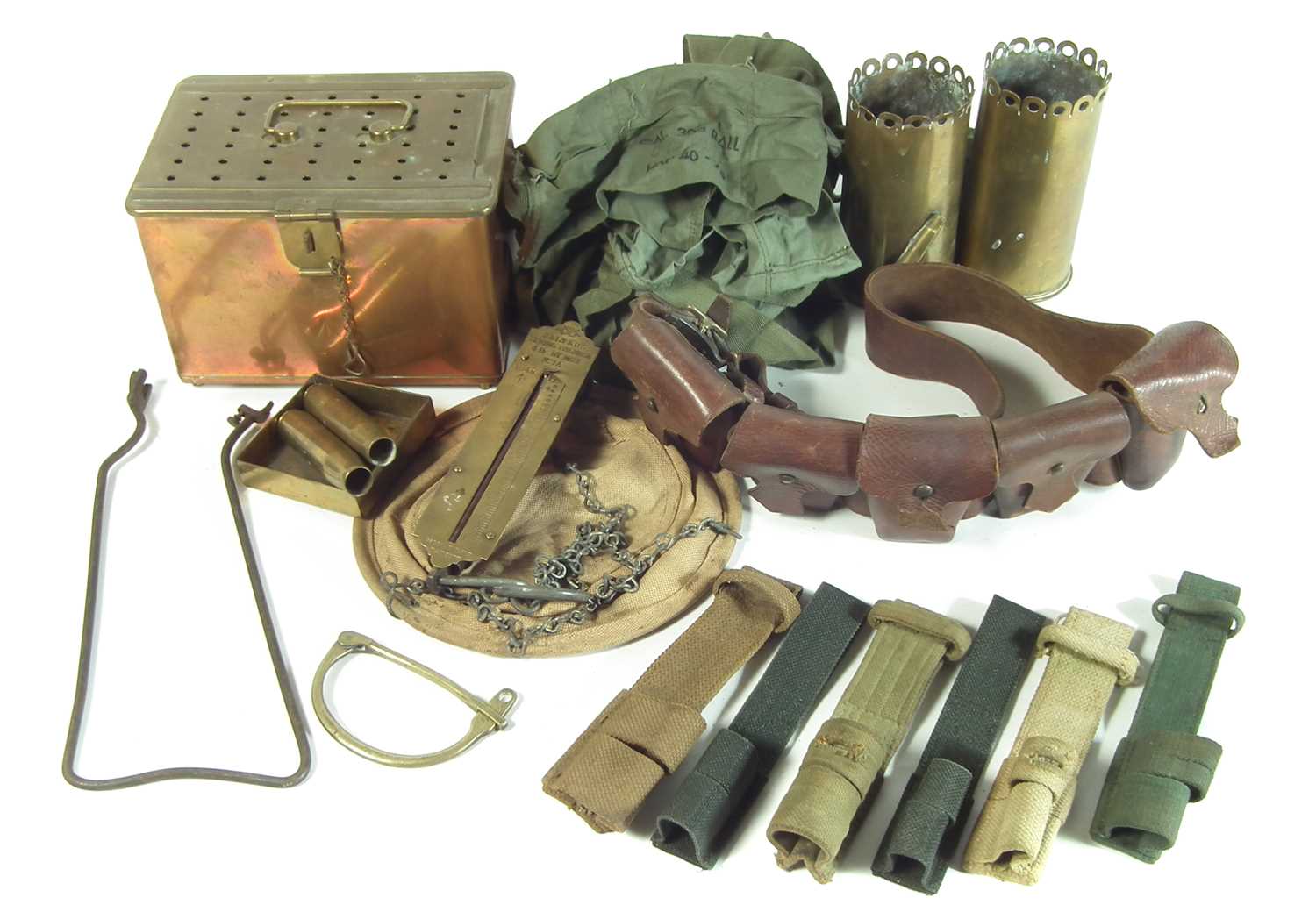 Lot 498 - Collection of militaria,