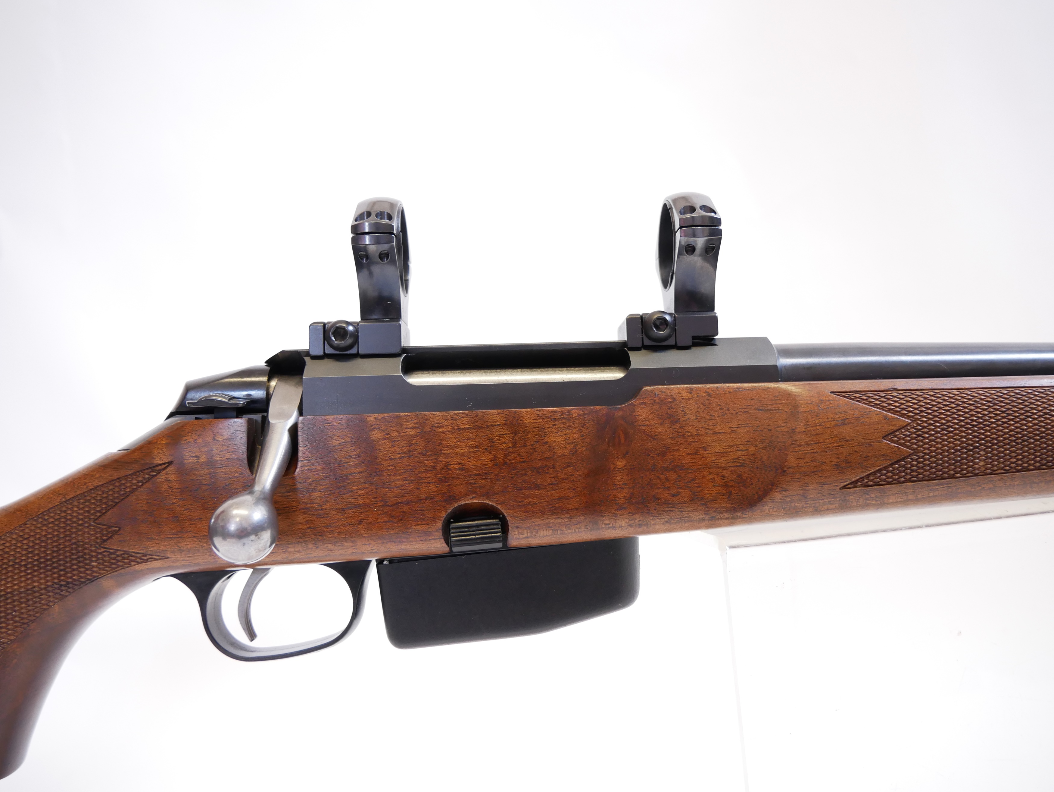 Lot 427 - Tikka M590 .308 RH rifle with moderator