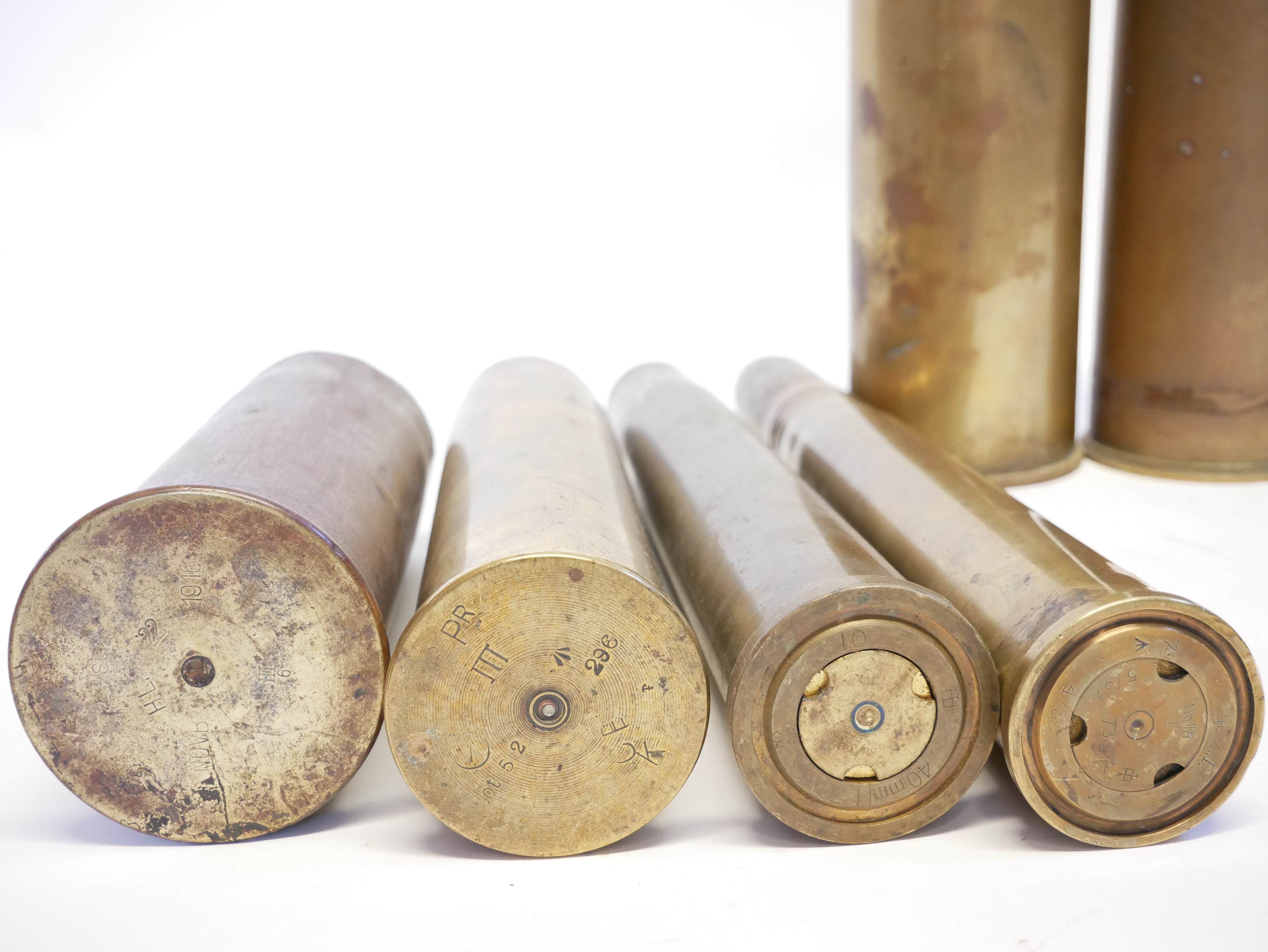 Lot 345 - 40mm inert Bofors shell and seven shell