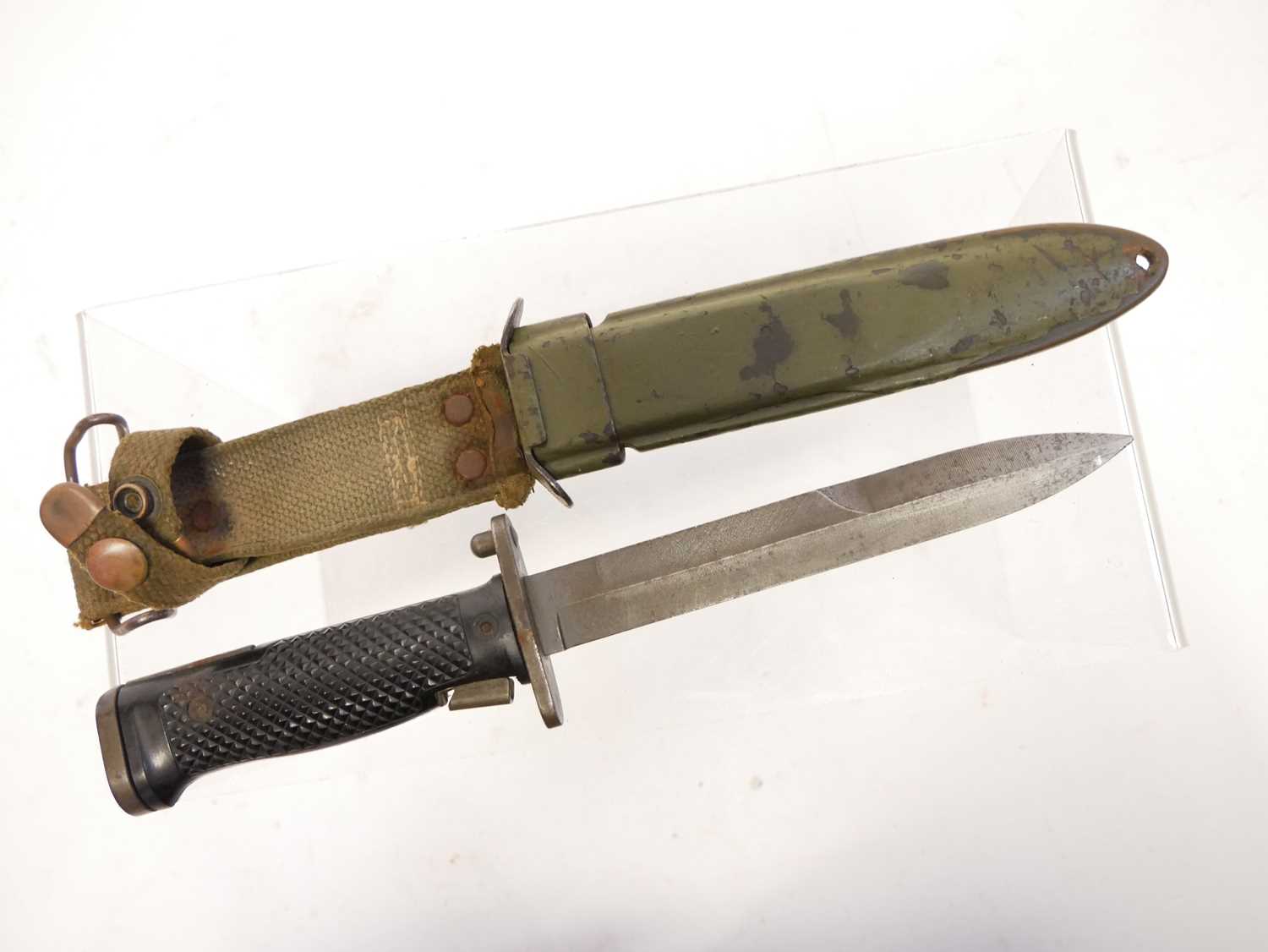 Lot 323 - US M5 bayonet and scabbard,