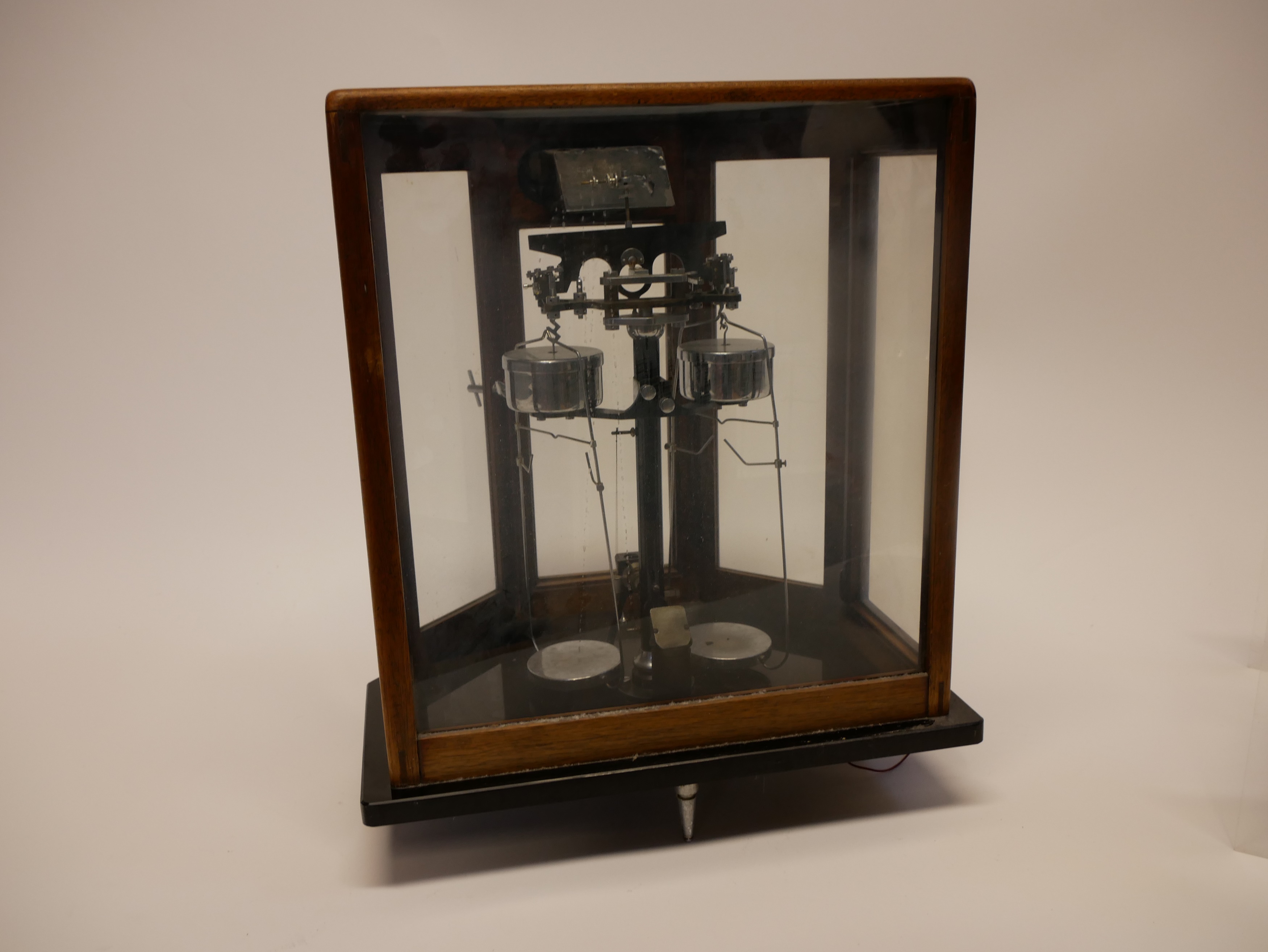 Lot 237 - Laboratory scales