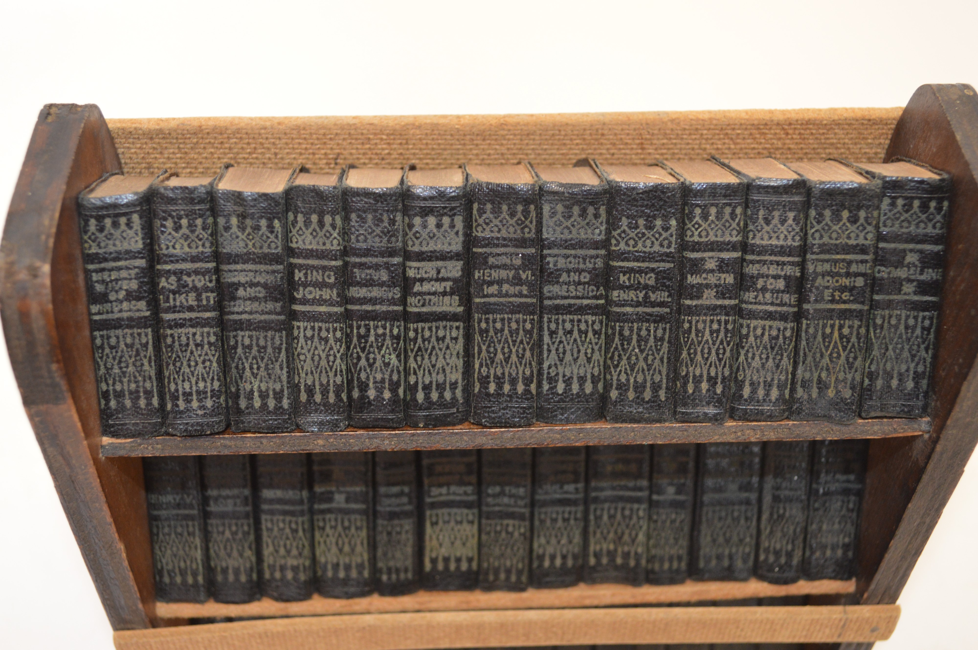 Lot 71 - Collection of 40 miniature Shakespeare