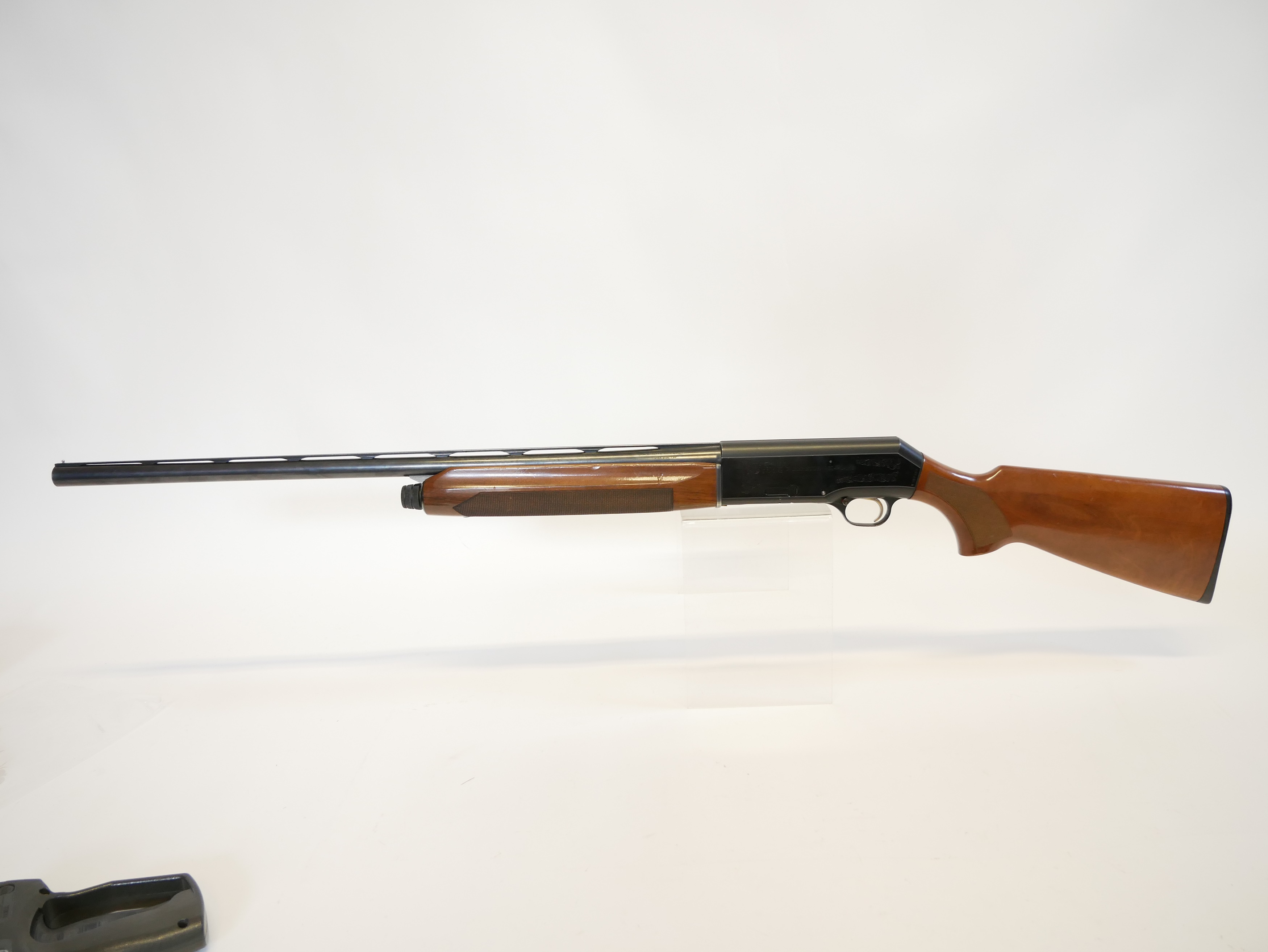 Lot 448 - Beretta A304 12 bore semi auto shotgun