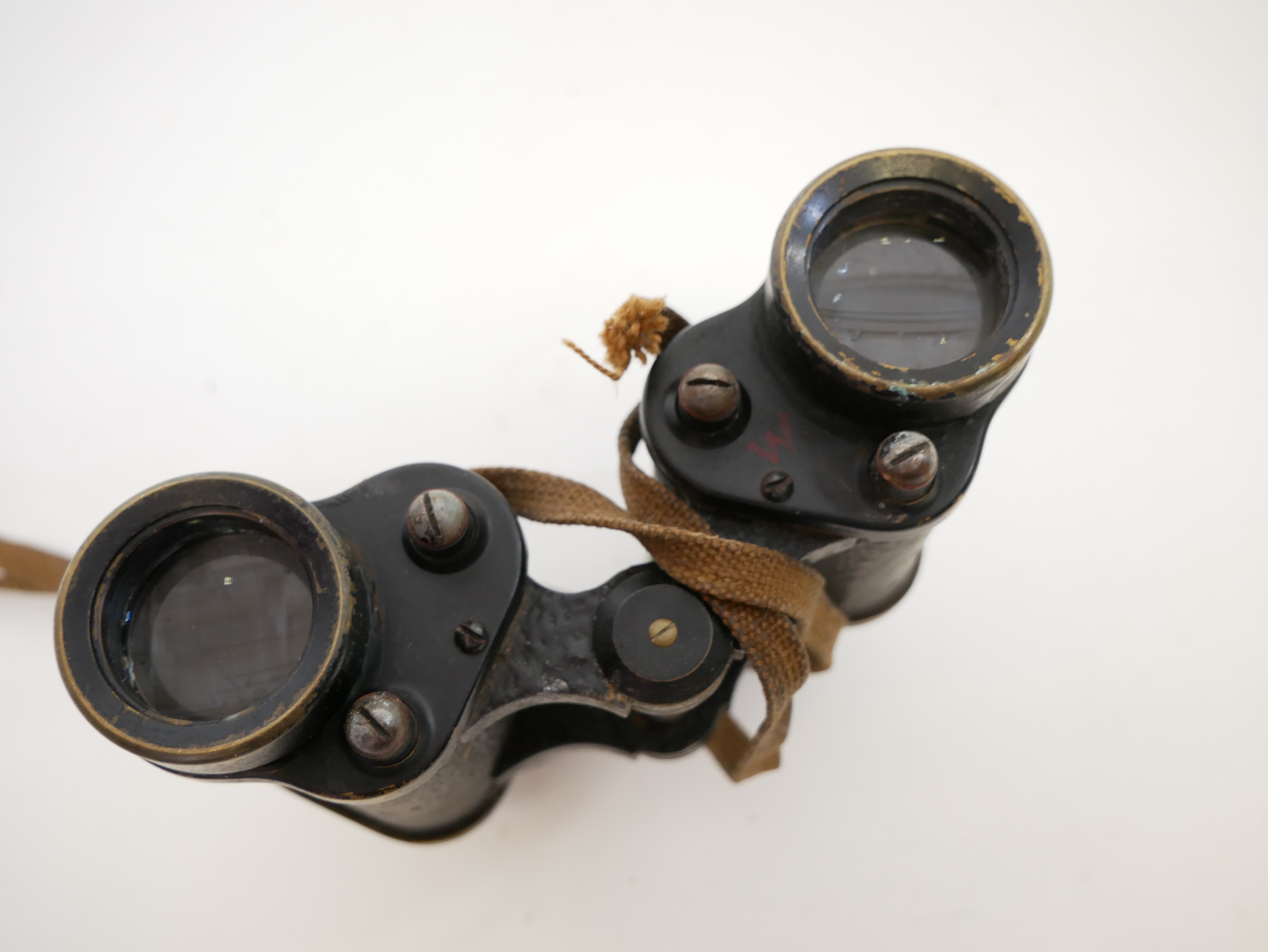 Lot 411 - Collection of militaria