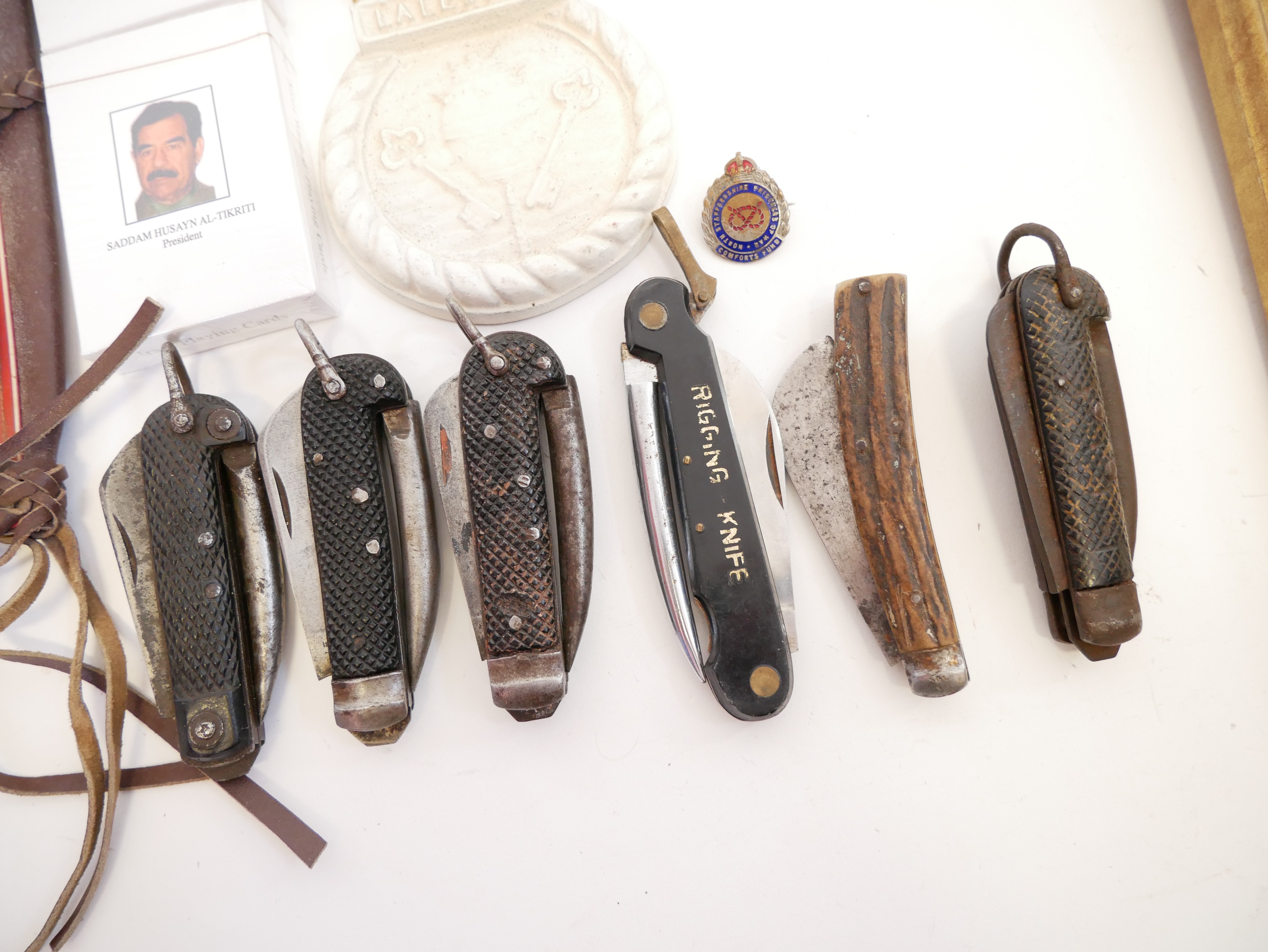 Lot 411 - Collection of militaria