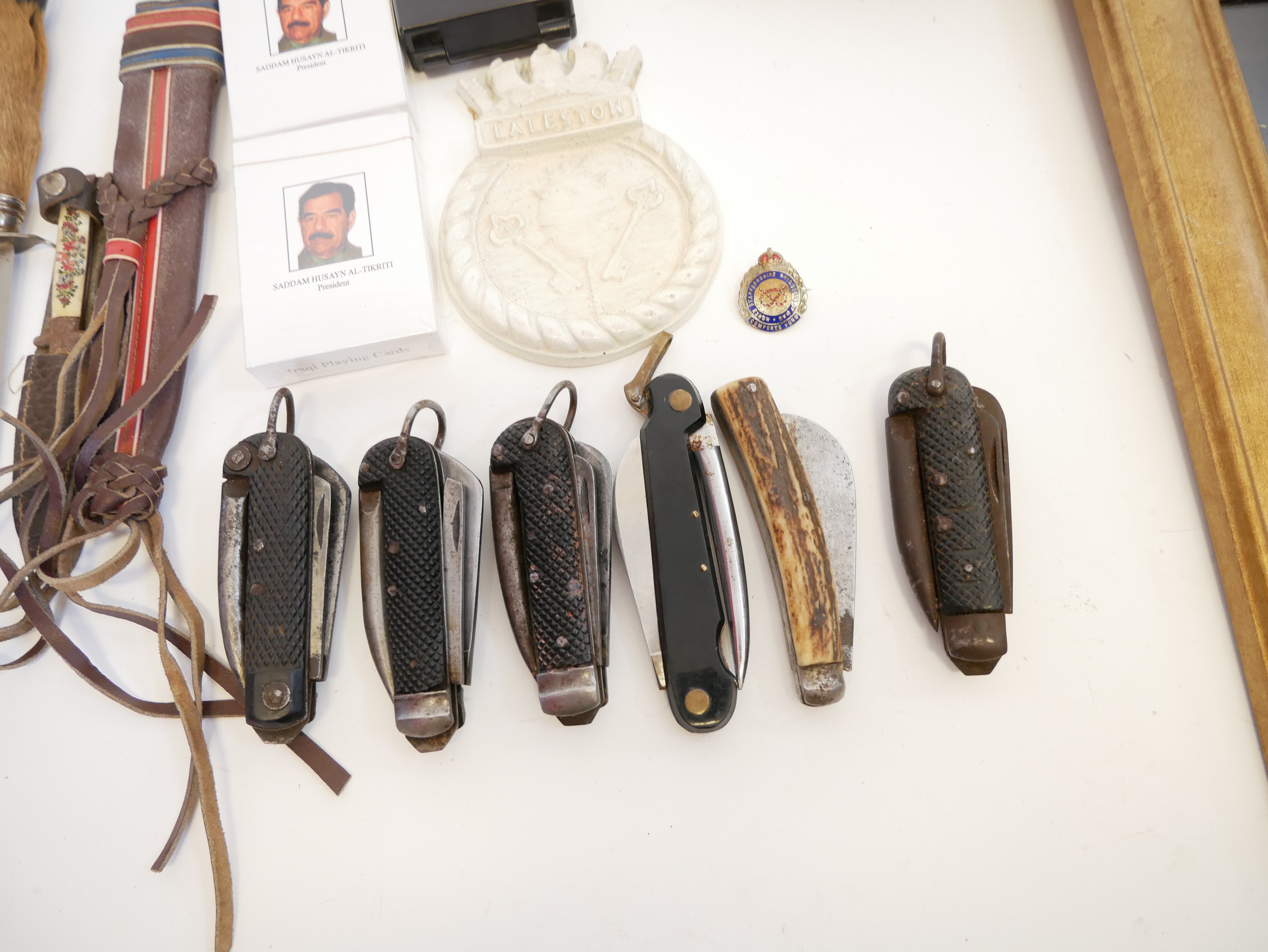 Lot 411 - Collection of militaria