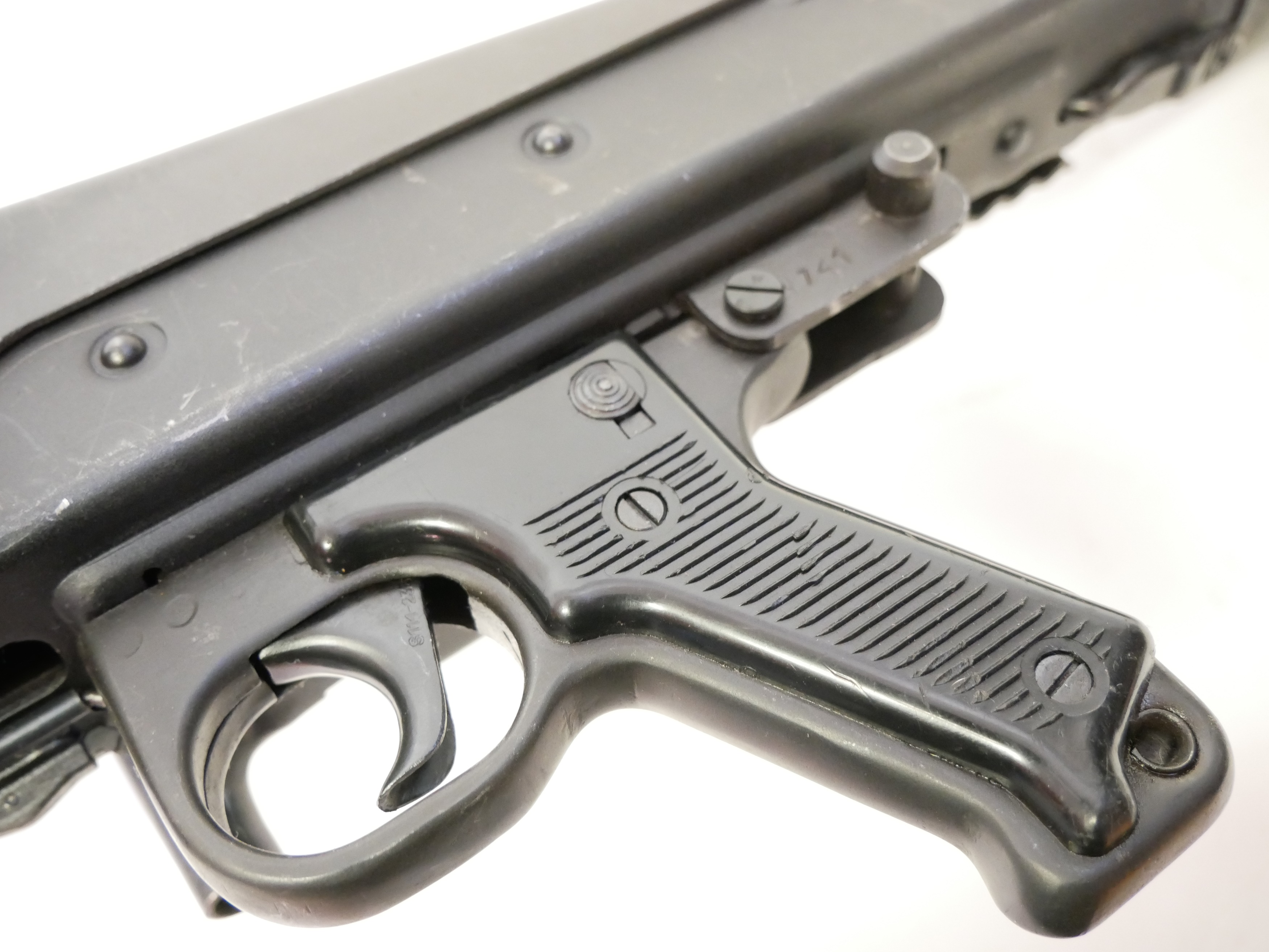 Lot 70 - Deactivated MG53 belt fed machine gun