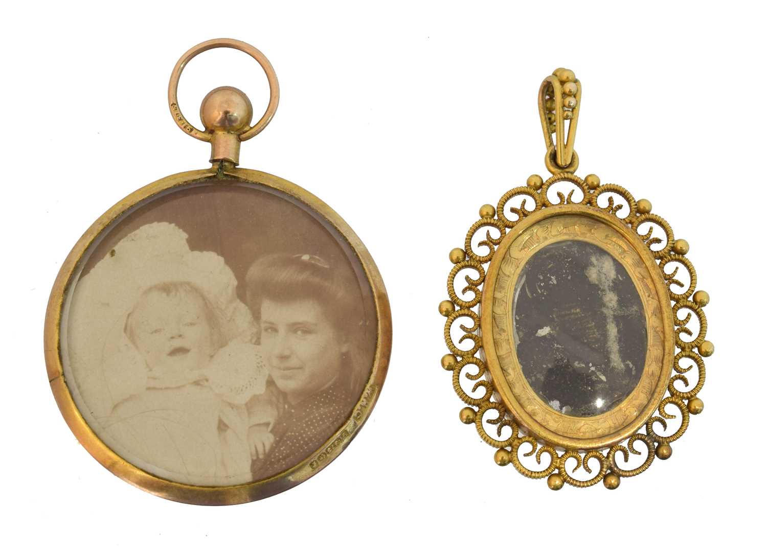 Lot 22 - Two lockets.