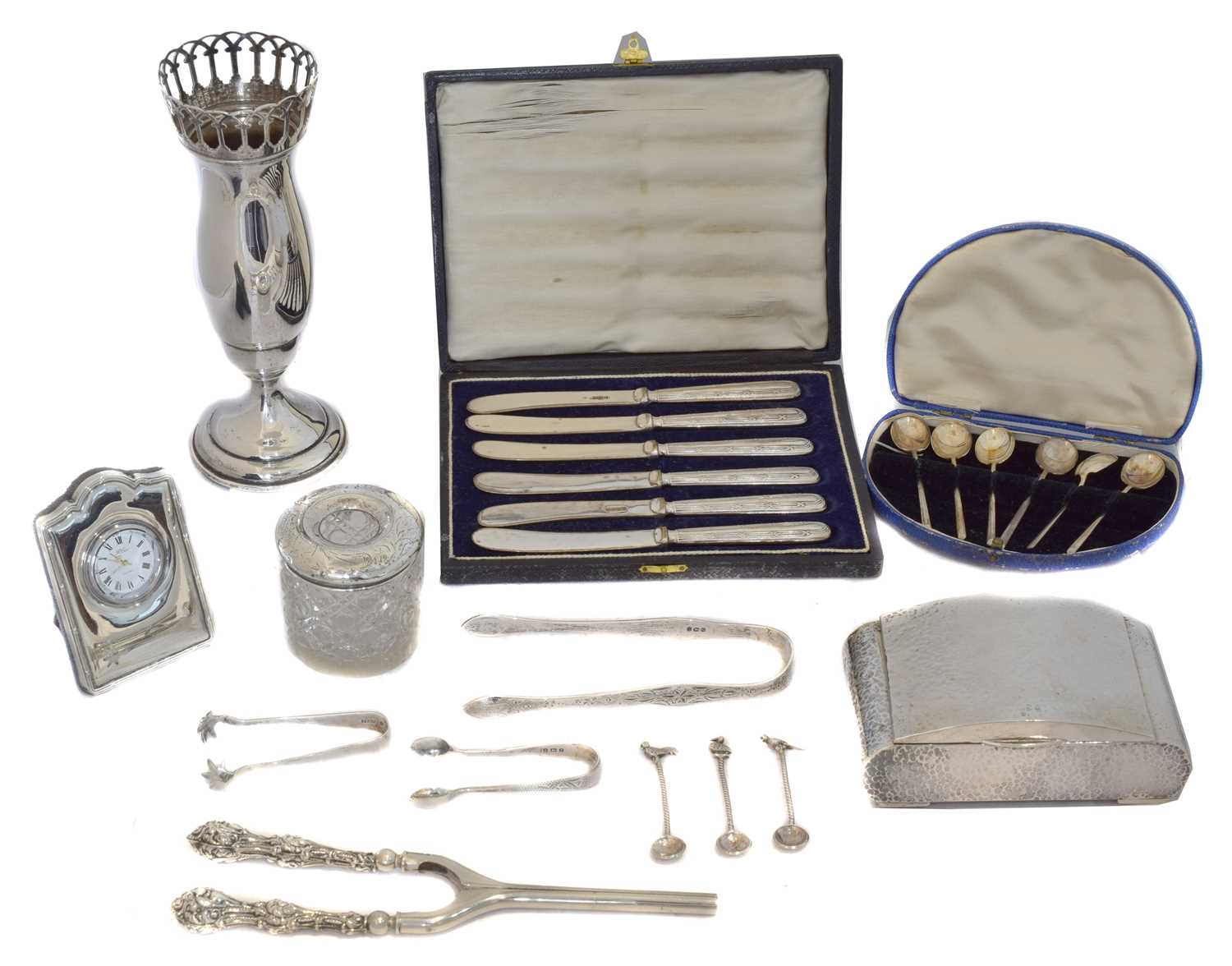 Lot 77 - A selection of silver.