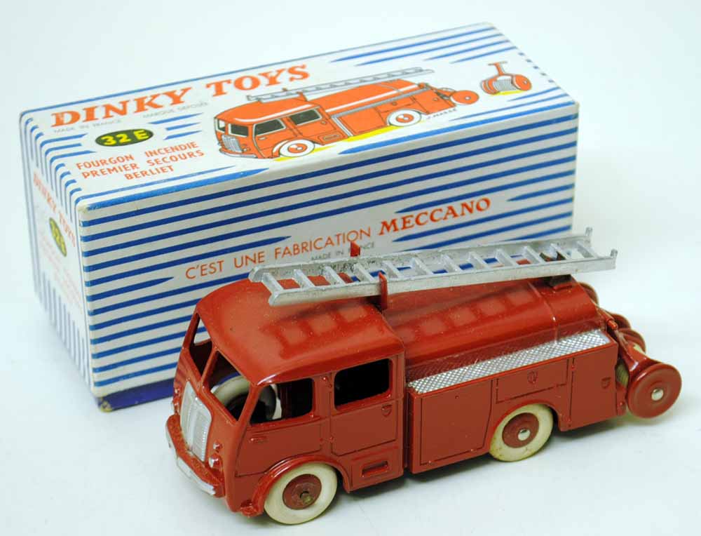 Lot 44 - A Dinky fire engine No.32E, boxed