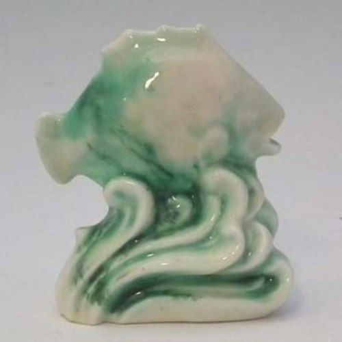 Lot 170 - Royal doulton Chinese Jade fish painted