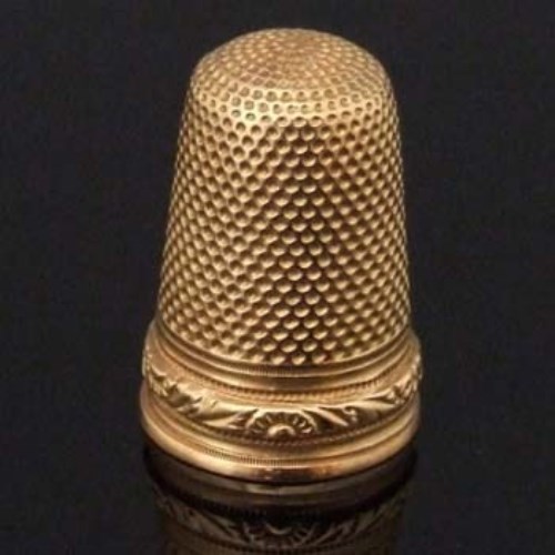 Lot 449 - Gold thimble