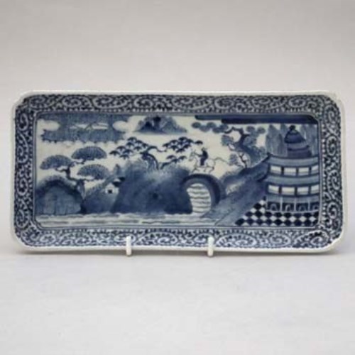 Lot 120 - Chinese rectangular dish.