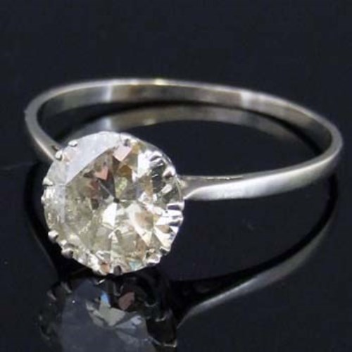 Lot 340 - Single stone diamond ring.