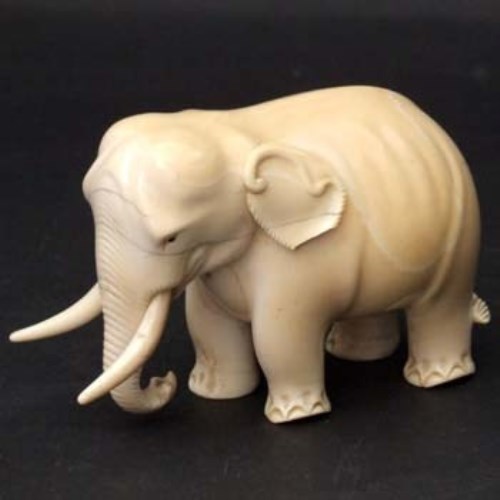 Lot 396 - Carved ivory elephant